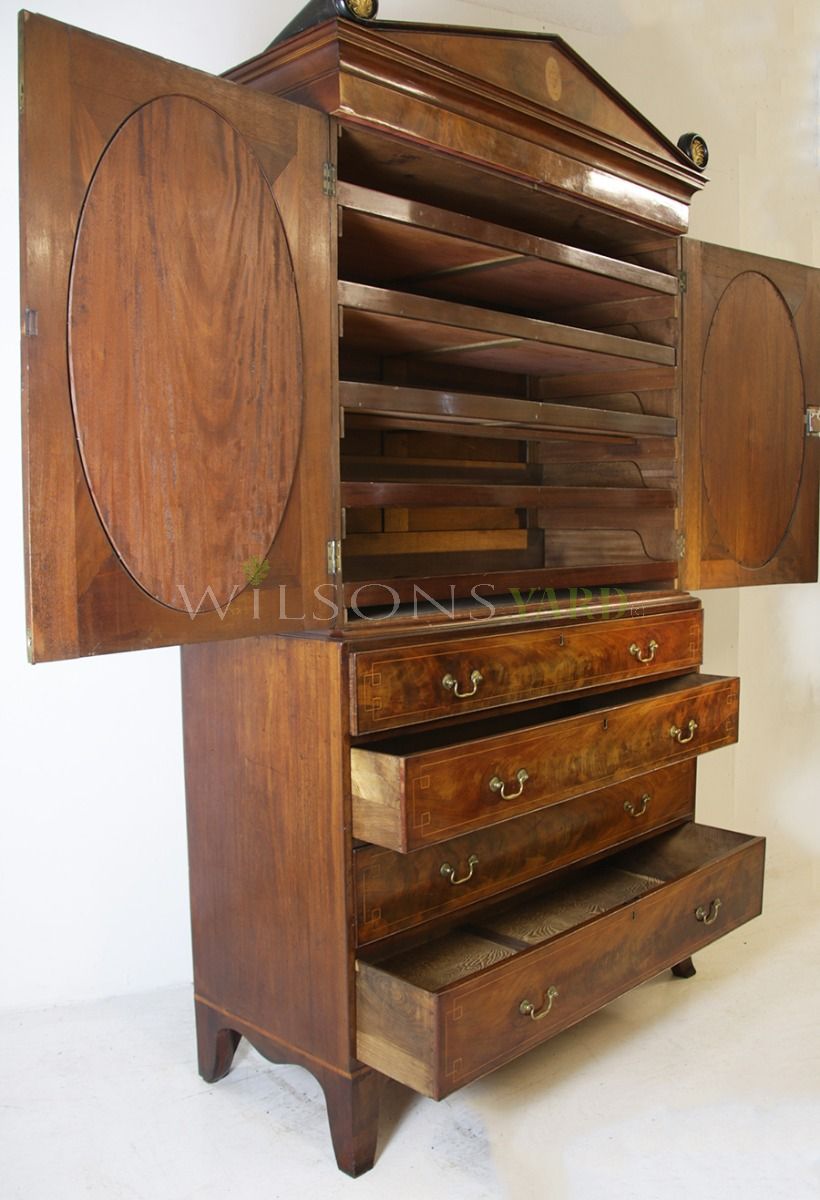 18th century Mahogany linen press