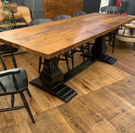 Large Vinese kitchen table